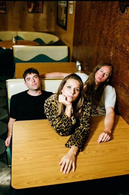 MIDDLE KIDS REVEAL NEW SINGLE & VIDEO 'ON MY KNEES' | The Partae